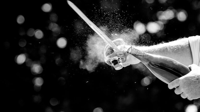 How to sabre Champagne? – Le blog iDealwine